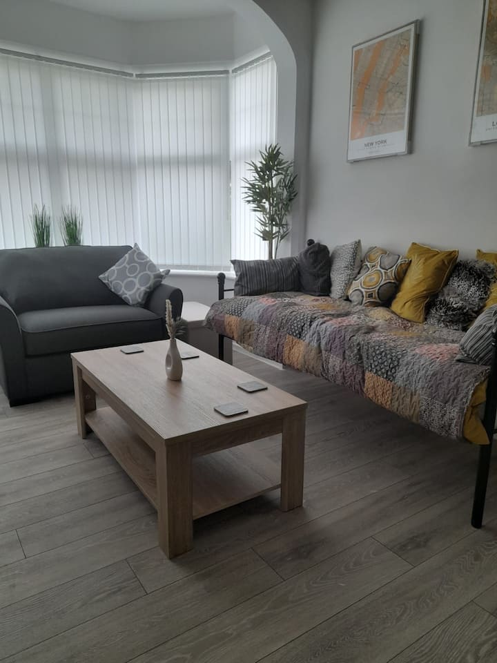 Flat 5 Corner House - Doncaster