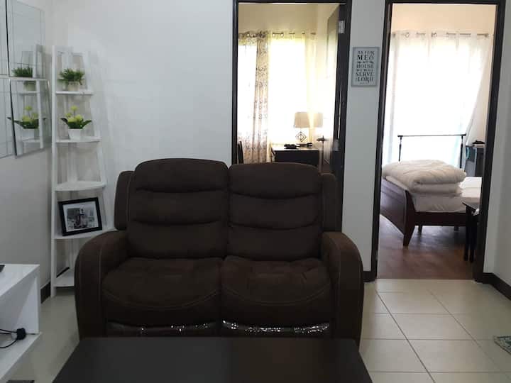 Sleeps 6! Arista Place 1 Month Rental+ - Parañaque