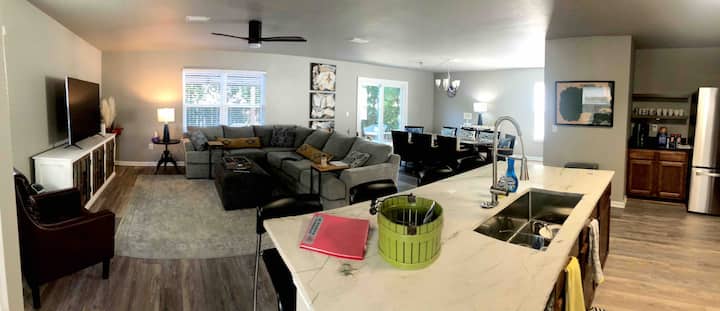 Newer Big Home! Family Size! Pensacola Bay Area! - Pensacola, FL