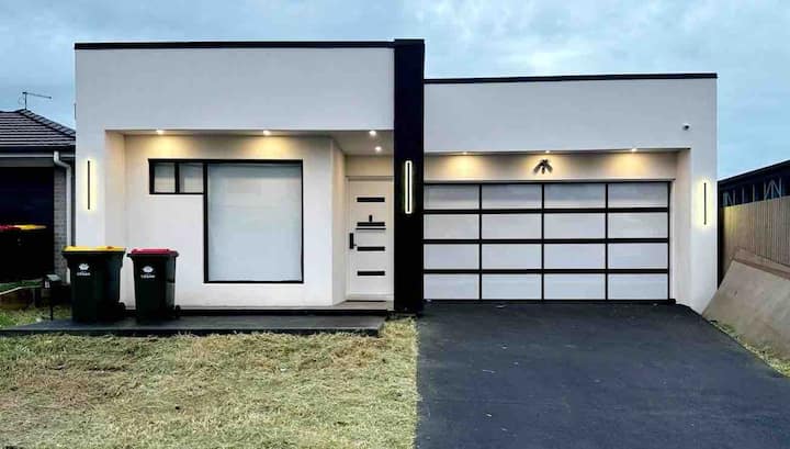 Luxury Home With Mountain Views - Logan Village