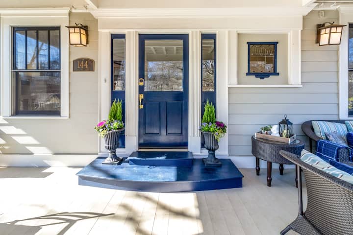 Spacious Luxury W/ Hot Tub, & Pool Custom Home - Atlanta, GA