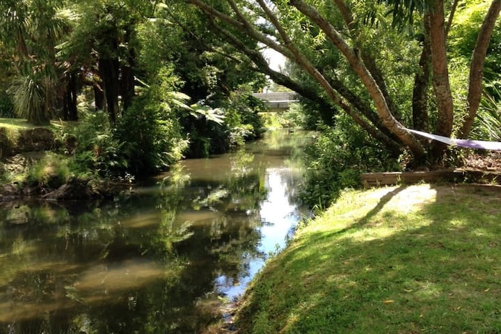 Spacious 2 Brm Unit (Newly Carpeted) - 