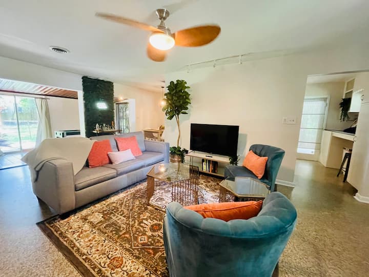 Calming Space-ideal Location-cozy Florida Vibes - Temple Terrace, FL