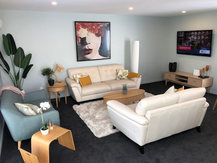 Spacious Executive Apartment Close To The City - Christchurch