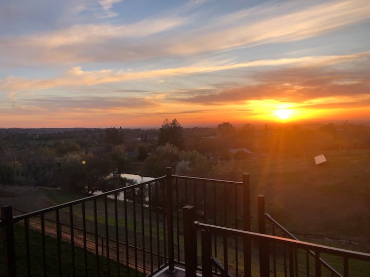 The Foothills Hideaway - Auburn, CA