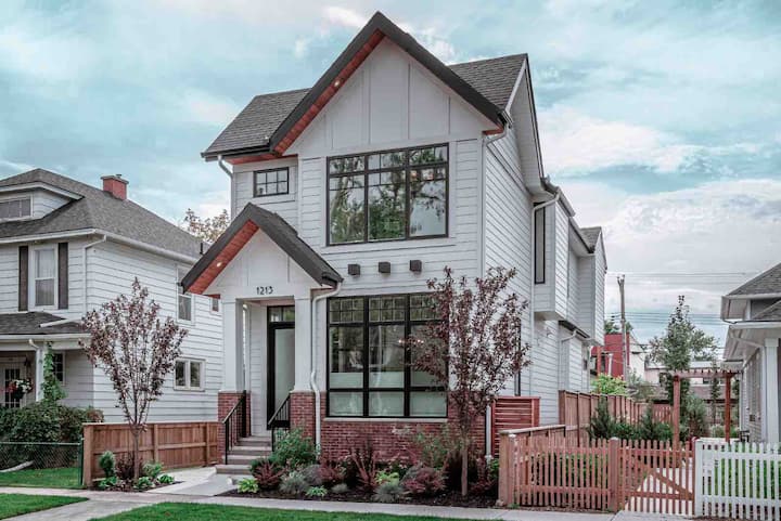 2 Br Modern Inglewood Lower Suite, Near Stampede - Calgary