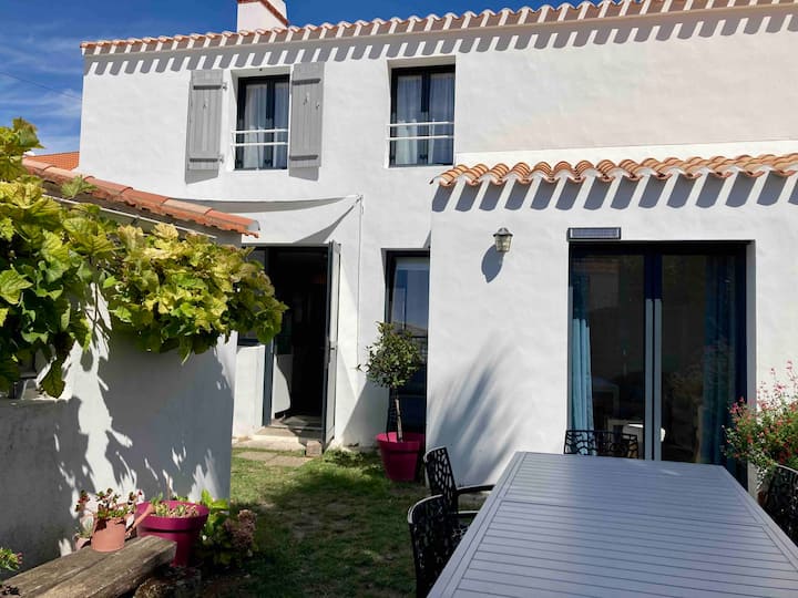 "Chez Florentine", à Deux Pas De La Plage. - Barbâtre