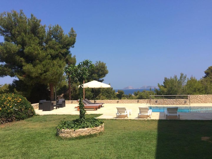 Holiday Sea View Apartment With Garden And Pool - Greece