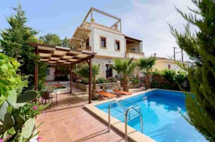 Villa Cleopatra Is A Beautiful Place To Be💙 - Pitsidia