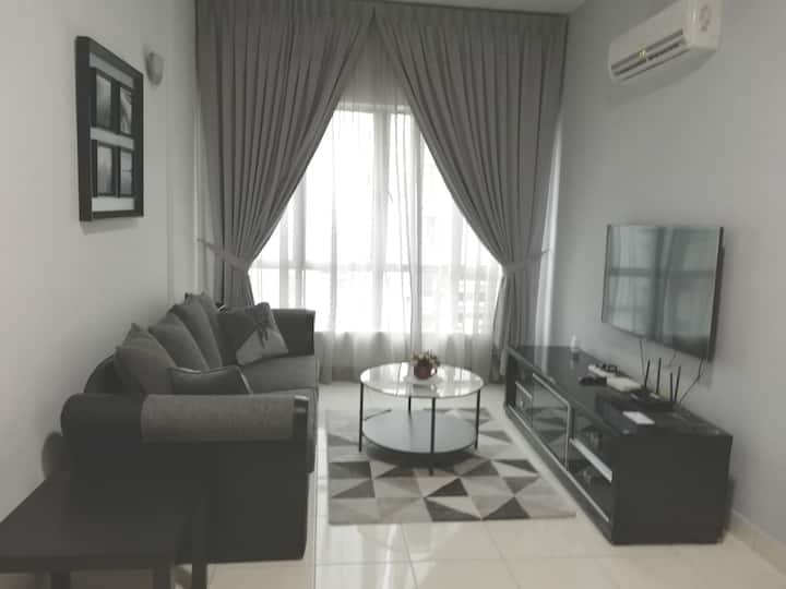 Flat In Subang Jaya  Near Lrt, Uoa & Hospital - Subang Jaya