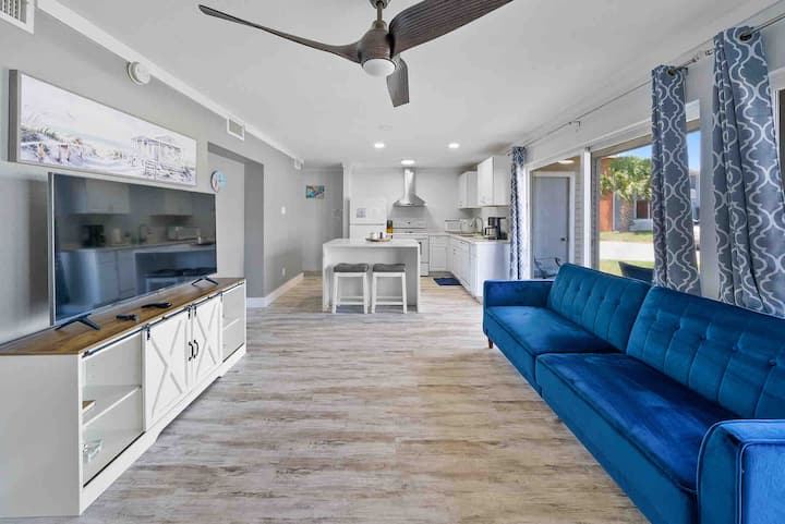 White Soft Sand Beautiful Beaches Just Mins Away. - Destin