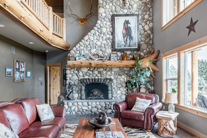 Roosters Coop - A Rustic, Lodge Style Retreat - Wilsonville, OR