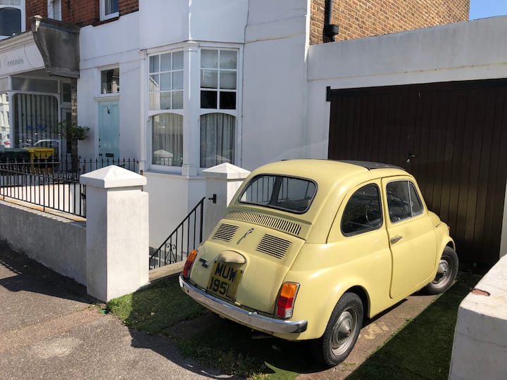 Self-contained Spacious, Central Brighton Pad - 브라이턴 마리나