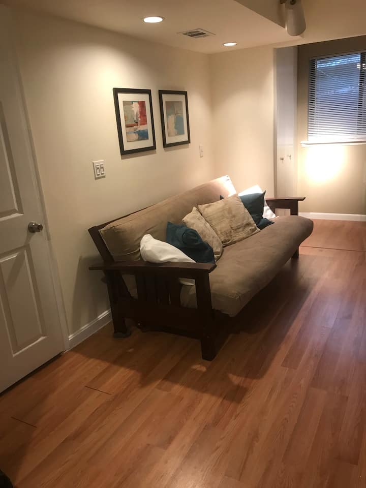 Furnished Efficiency Close To Downtown Annapolis - Annapolis, MD