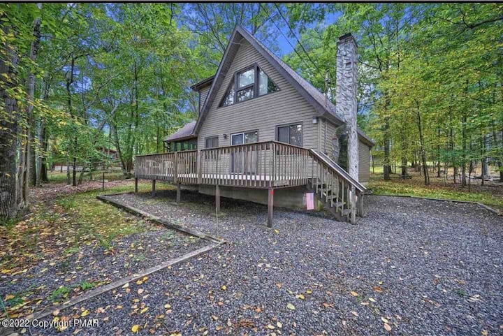 Cabin W/jacuzzi, W&d, Pool, Lake, Fitness, & More. - Bushkill, PA