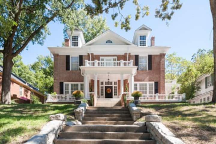 3 Bedroom, 2 Bathroom Second Floor Space - Greensboro, NC