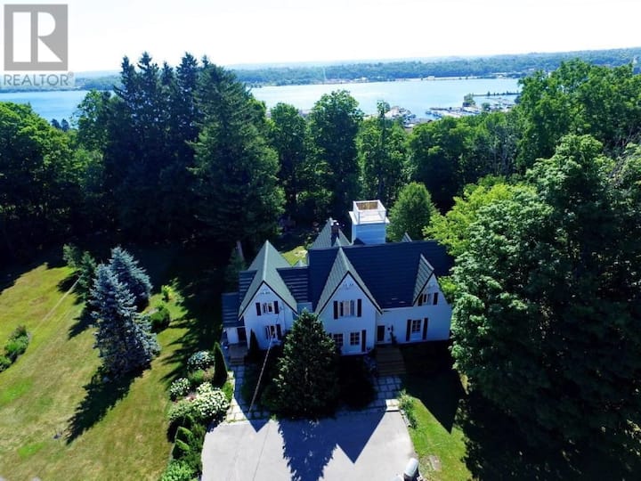 Two Lg Blue Rooms, 2 Queens: Eddie Sargent House - Owen Sound