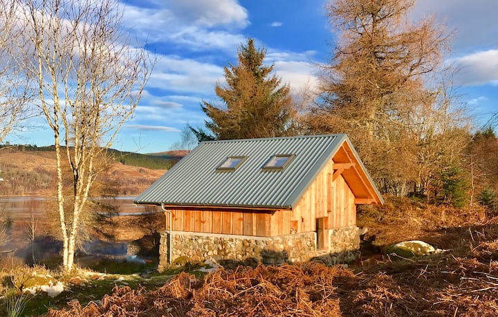 Remote Off-grid Cabin Hideaway - Loch Garry