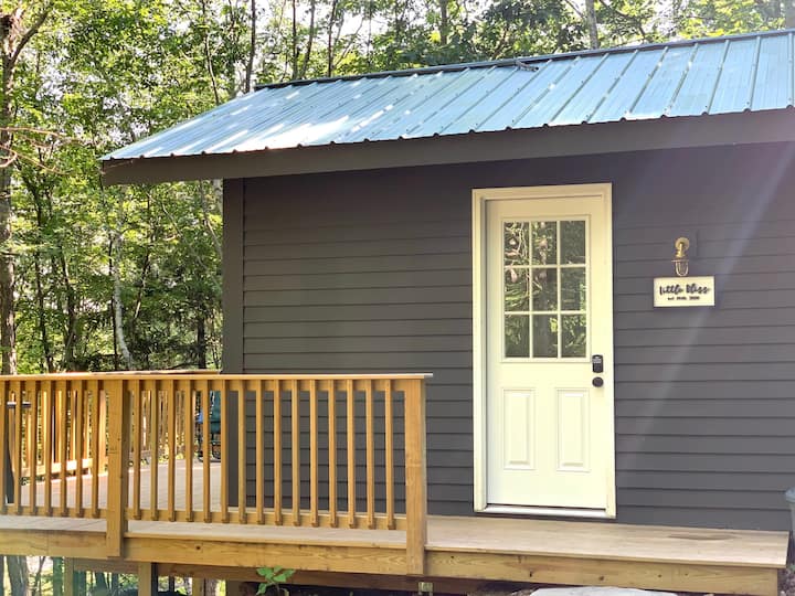 Little Bliss (Enchanting Tiny House, Byo Linens) - Copake Lake, NY