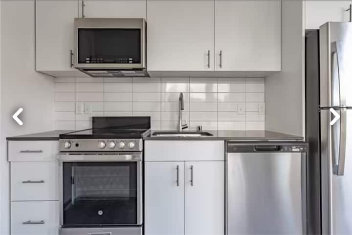 Light Filled Studio Apartment Near Capitol Hill - Seattle, WA