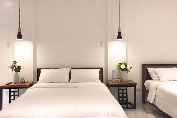 Studio 09: Clean & Modern Triple Room W/ Parking - Palo