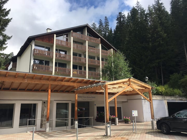 Luxury Mountain-side Flat, 5 Minute Walk To Lifts - Laax