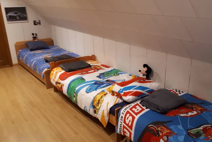 Tomorrowland 2025/ 1 Room/3 - 4pp/bathroom/b'fast - Boom