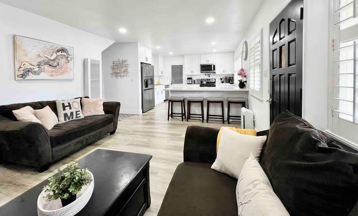 4 Bedroom Home Conveniently Close To Everything - Torrance, CA