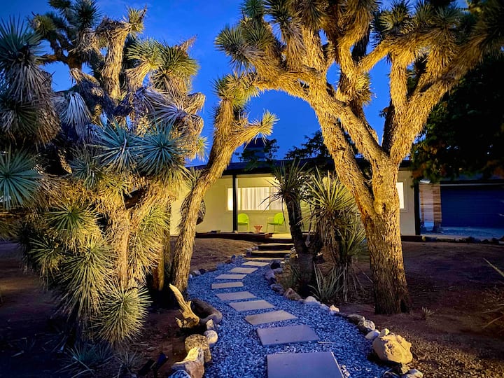 Luxe Modern Home+deck+stargazing Net+outdoorshower - Yucca Valley, CA