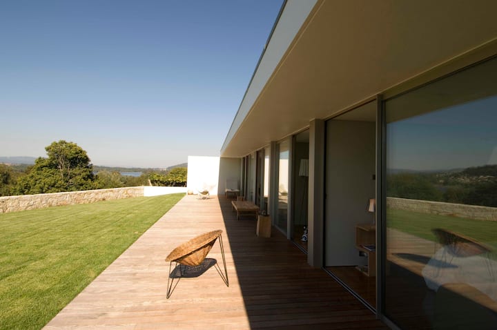 Modern Villa With River Views - La Guardia, España