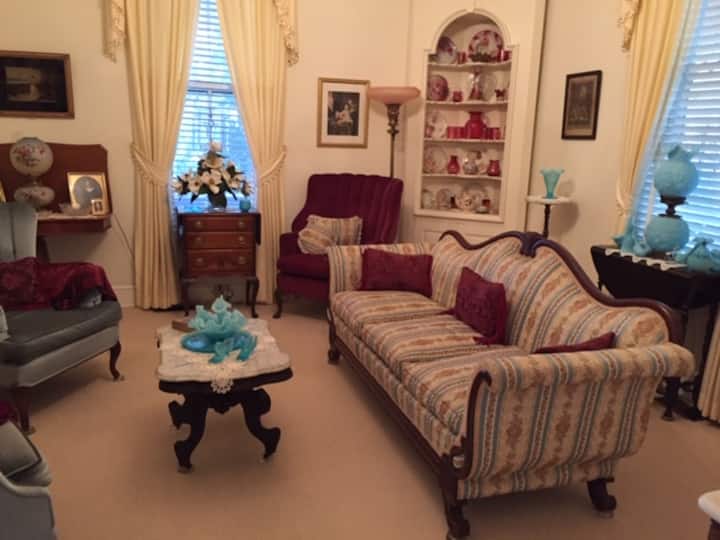 The Marshall House Of 1895 - Green Room - Greenwood, SC