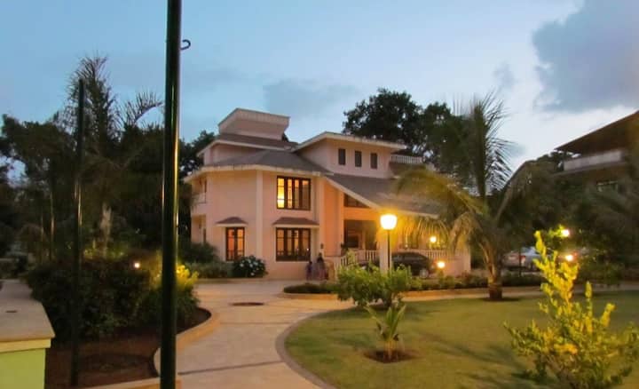 Freshly Renovated 4 Bedroom Bungalow In Lonavala - Lonavla