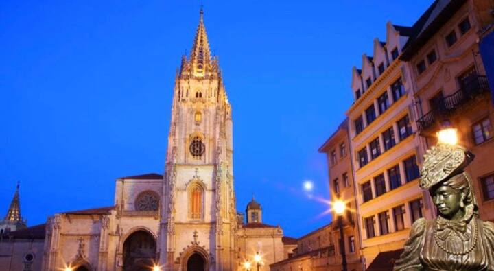 Alojamiento En Oviedo
Cerca De Su Catedral :) - Oviedo