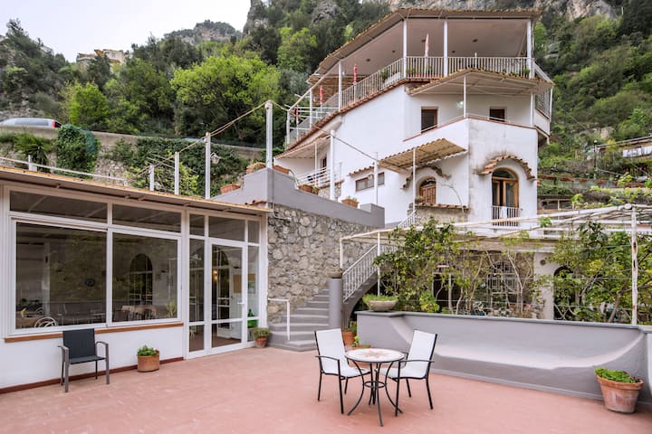 Economy Double Room With Garden View - Room 5 - Positano