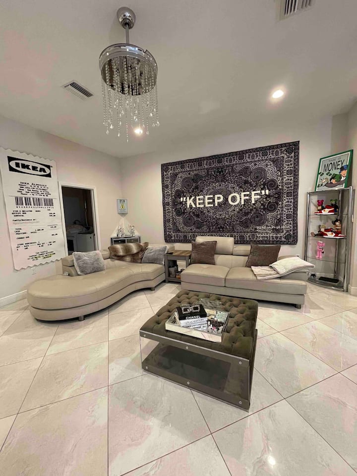 Lovely Hollywood 3 Bedroom Home With Backyard - Pembroke Pines