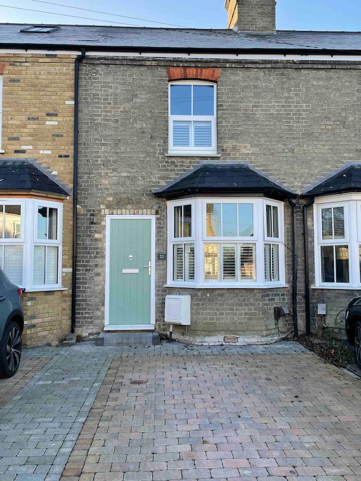 Cosy, Well-located Home With Off Street Parking - Hertfordshire