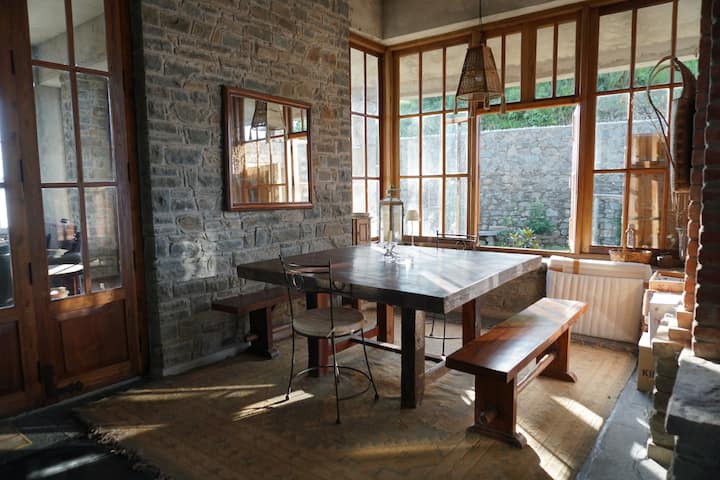 Artists Residence, Occasionally A Homestay. - Kasauli