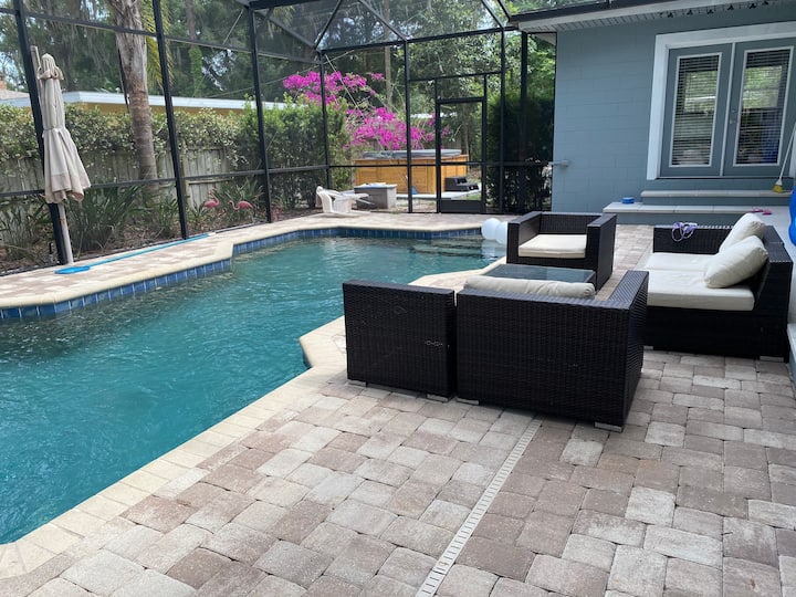 Beautiful Sun Filled Pool House - DeLand, FL