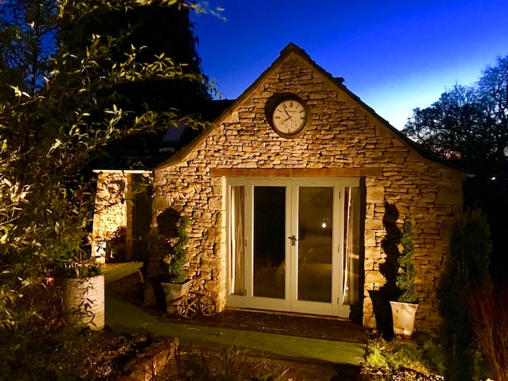 Badgers Croft - Sharnbrook
A Unique Country Escape - Northamptonshire