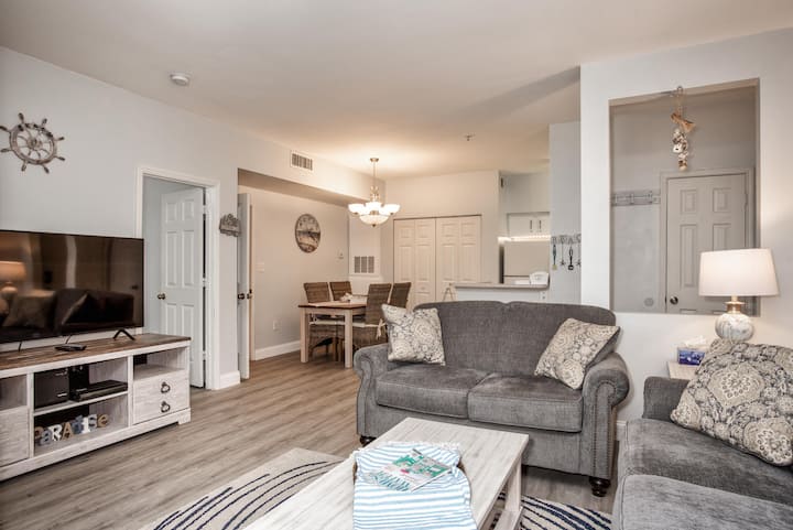 Luxury 1 Bdrm, Relaxing, Coastal Style Condo - Pinellas Park, FL