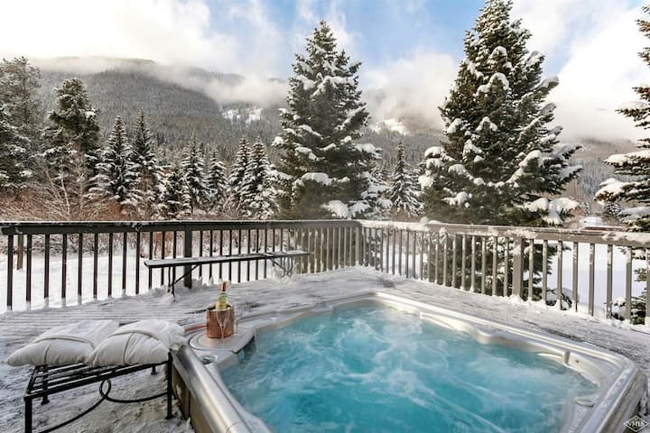 Gorgeous Creekside Townhome With Private Hot Tub - Vail, CO