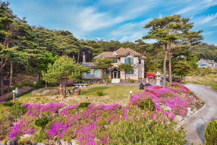 실내68평 야외공간까지 넓은곳 각방마다 에어컨 티비 모두 구비된곳에서 특급휴가의시간 보내요 - Gangneung-si