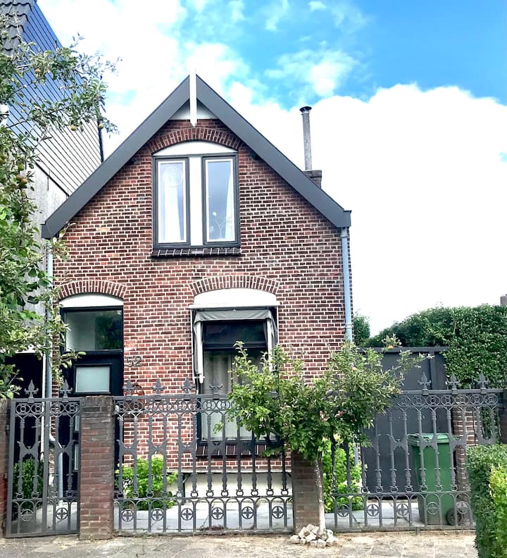 Gezellig En Gerenoveerd Stadshuisje Met Tuin - Breda