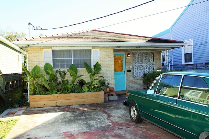 Marigny Apartment, 2-bedroom, Streetcar - New Orleans, LA
