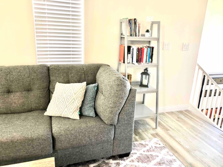 💥⭐️Astonishing 3 Story Home⭐️💥 2 Master Bedrooms - Henderson