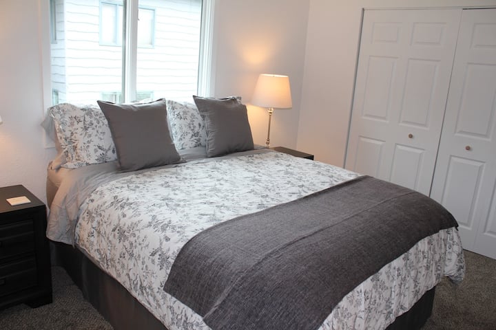 Corner Midtown Apartment - Anchorage, AK
