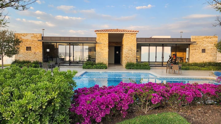 Casa Con Alberca Y Gimnasio En Privada. - Querétaro