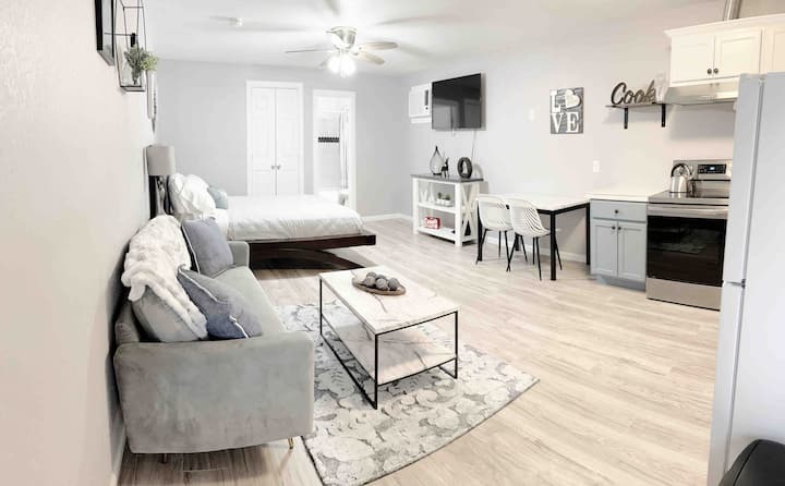 Rhode Island Stylist Studio Duplex. - Delta Downs Racetrack, Hotel & Casino