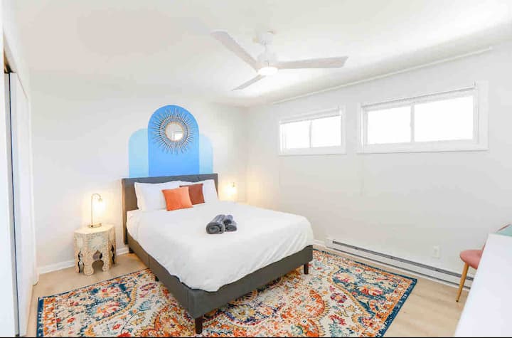 Coastal Hideaway! Pet Friendly | Beach 3 Min Walk - Hampton, VA