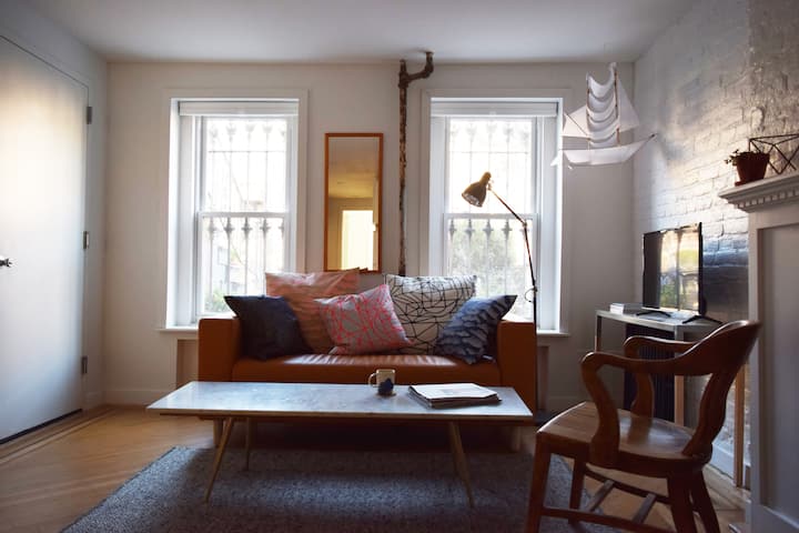 Design Hideaway In A Classic Brooklyn Townhouse - Brooklyn, NY